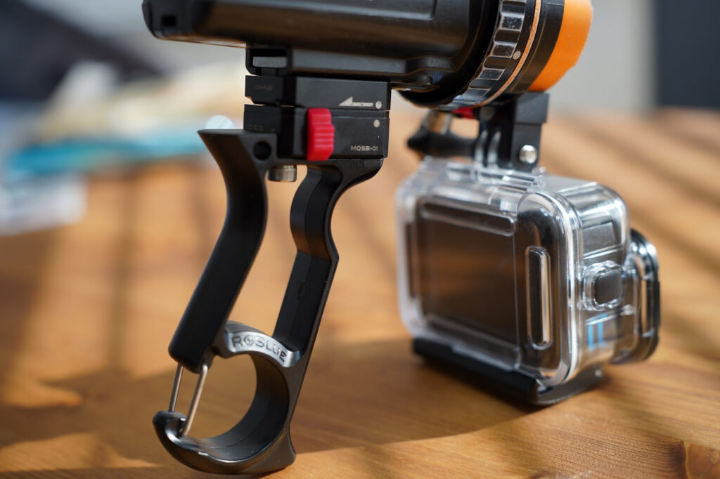 GoProにRGBlueのライトとグリップを付けたダイビングの撮影セット | 部長の水中写真と秘密のダイビングログ